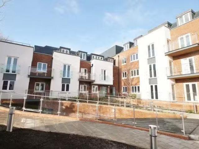 Just in! 1 BA 1 bedroom flat for rent in Portman House, Field.