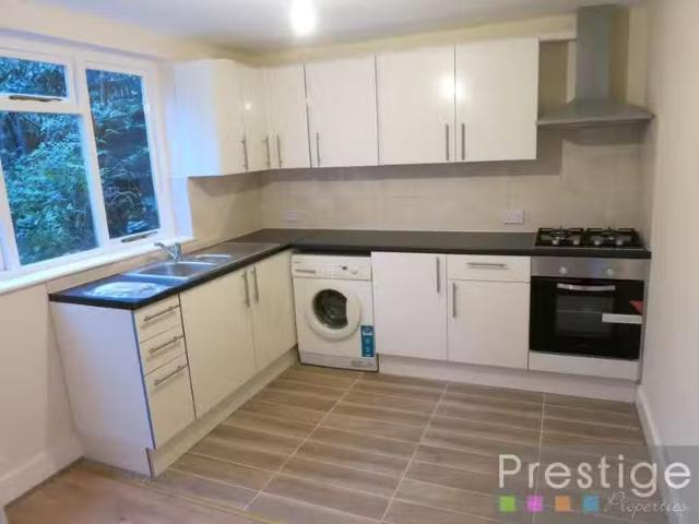 Rental! 1 BA 1 bedroom flat for rent in Richmond Road, London.