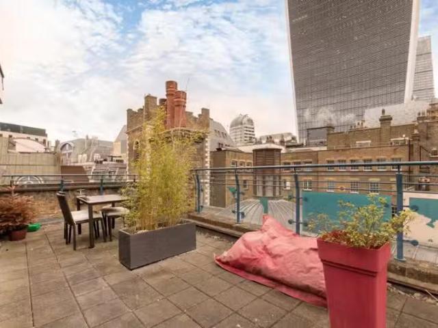 Cheap 1 BA 1 bedroom flat for rent in St. Mary At Hill London.