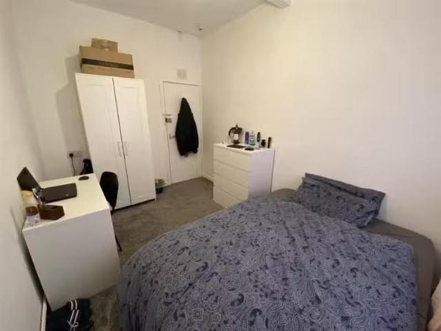 Rental! 1 BA 1 bedroom house for rent in Cardiff Road Trefores.