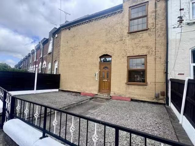 Nice 1 BA 1 bedroom house for rent in Broxholme Lane, Doncaste.