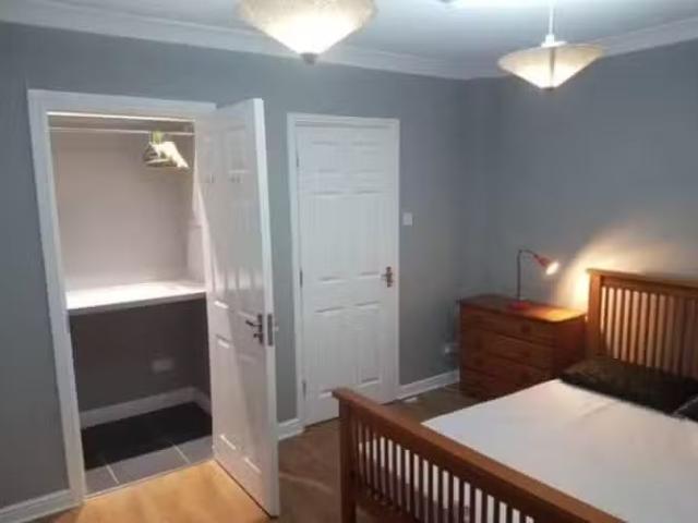Nice 1 BA 1 bedroom house share for rent in En Suite Ravenswor.