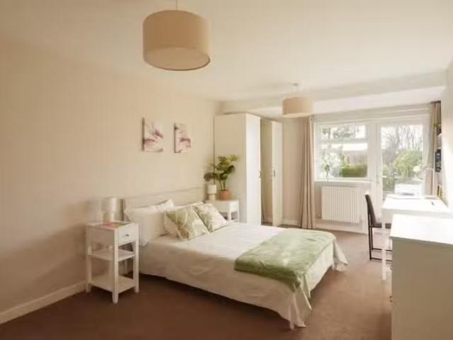Unique 1 BA 1 bedroom house share for rent in Summerhill Road.
