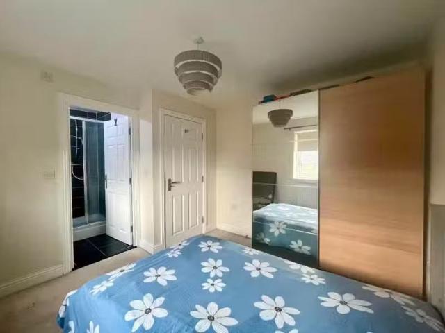 Just in! 1 BA 1 bedroom house share for rent in Room 5, Alice.
