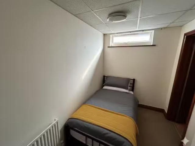 Cheap 1 BA 1 bedroom house share for rent in Room 6, Newmarket.
