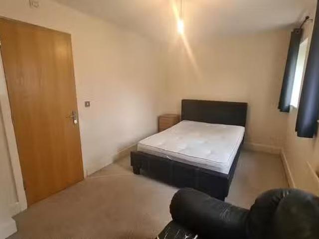 Rental! 1 BA 1 bedroom semi detached house for rent in Bellbar.