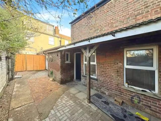 New 1 BA 1 bedroom Property to rent, High Street, London Colne.