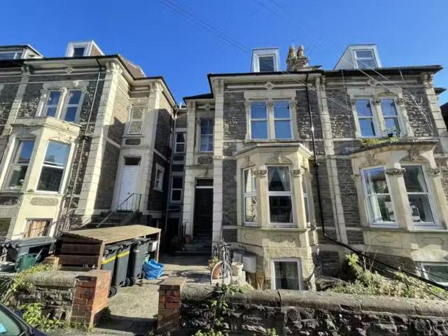 New 1 BA 1 bedroom terraced house for rent in Collingwood Road.