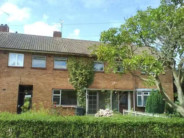 Unique 1 BA 1 bedroom terraced house for rent in Froomshaw Roa.