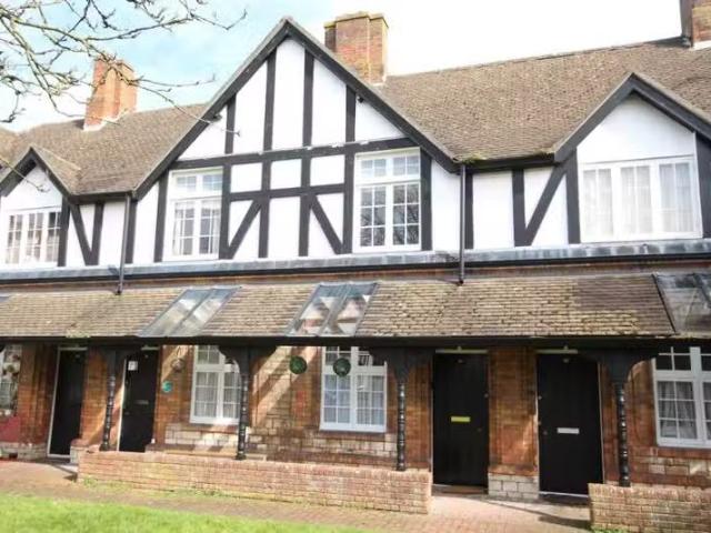 Unique 1 BA 1 bedroom terraced house for rent in High Street.