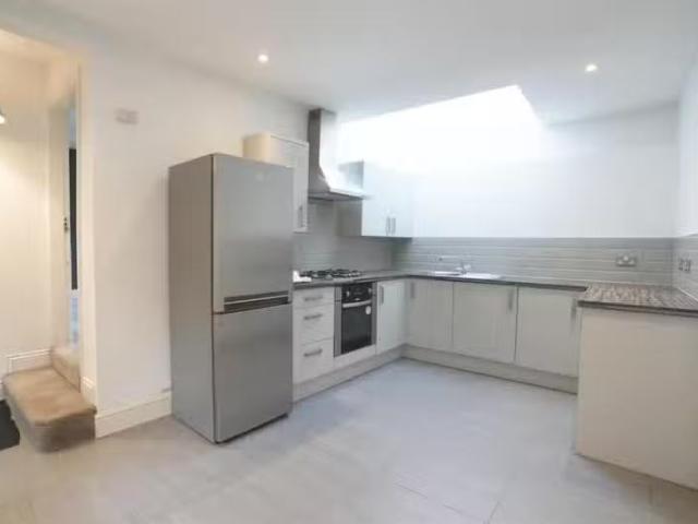 Cozy 1 BA 1 bedroom terraced house for rent in St. Ives Estate.
