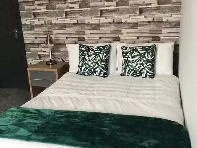 Cheap 1 BA 1 bedroom terraced house for rent in Room 2, Burnab.