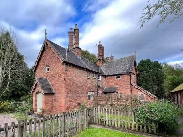 Unique 1 BA 2 bedroom cottage for rent in Snelston, ASHBOURNE.
