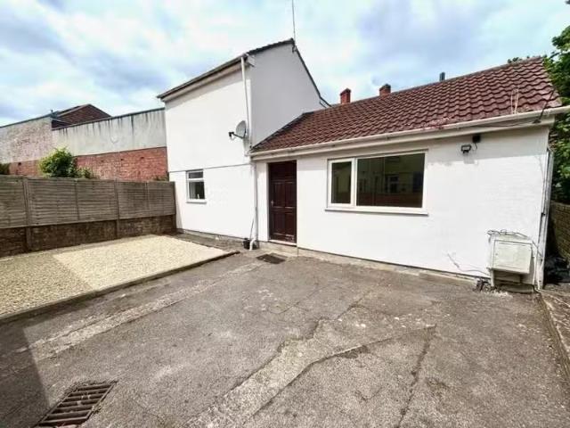 Unique 1 BA 2 bedroom coach house for rent in Brynland Avenue.