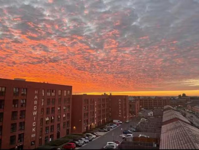 Unique 1 BA 2 bedroom apartment for rent in Mac Arthur House.