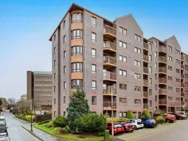 Deal! 1 BA 2 bedroom apartment for rent in Orchard Brae Avenue.