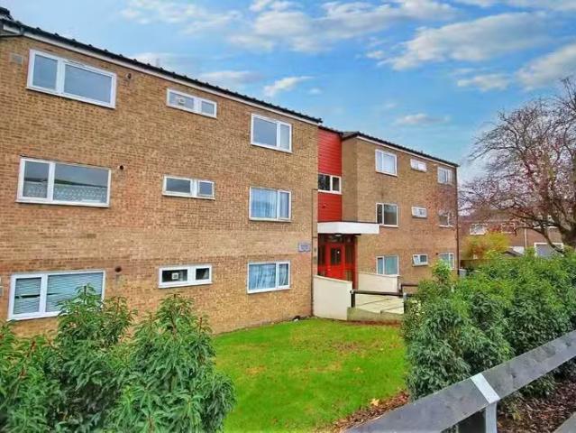 Cozy 1 BA 2 bedroom apartment for rent in Avon Way, Colchester.