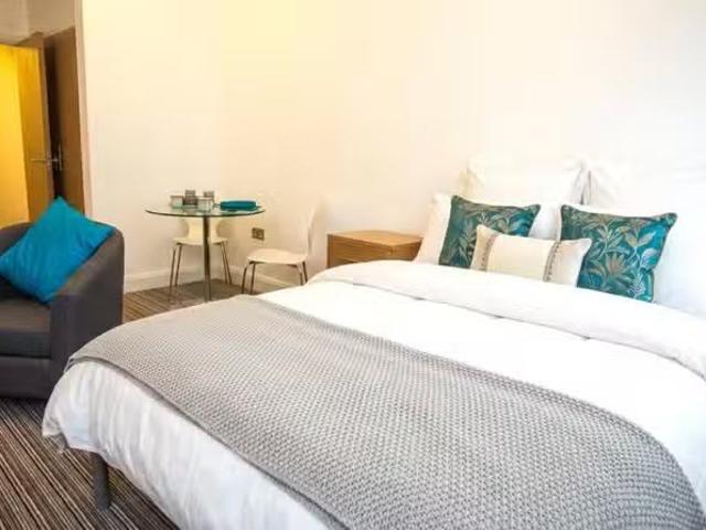 For Rent! 1 BA 2 bedroom apartment for rent in Carlton Chamber.