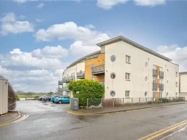 Just in! 1 BA 2 bedroom apartment for rent in Chertsey, Surrey.