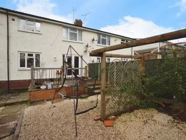 Cozy 1 BA 2 bedroom apartment for rent in Forest View Road, BE.