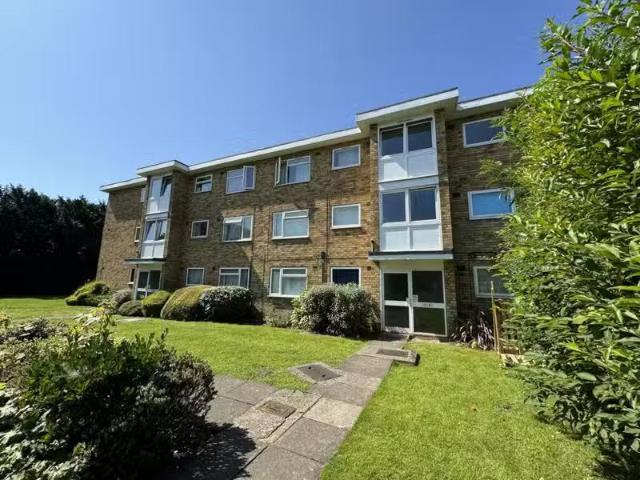 Just in! 1 BA 2 bedroom apartment for rent in Langbay Court, W.