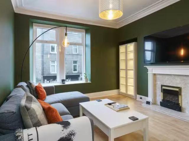 Unique 1 BA 2 bedroom apartment for rent in Rosemount Place, A.