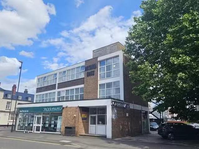 Unique 1 BA 2 bedroom apartment for rent in Station Street, Bu.