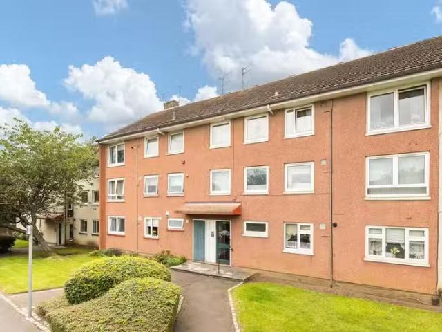 Cheap 1 BA 2 bedroom apartment for rent in Sighthill Loan, Edi.