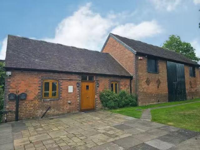 Nice 1 BA 2 bedroom barn conversion for rent in Offchurch Road.