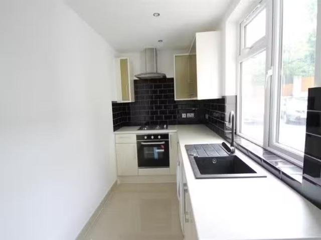 Unique 1 BA 2 bedroom ground floor flat for rent in Homesdale.