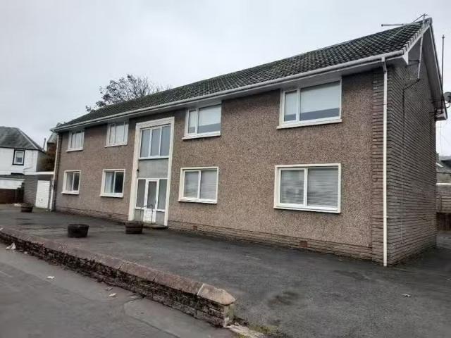 Unique 1 BA 2 bedroom ground floor flat for rent in Welbeck Cr.