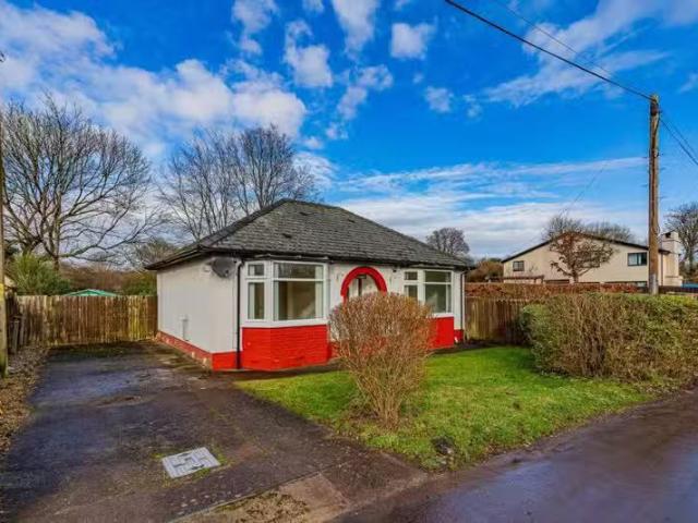 For Rent! 1 BA 2 bedroom detached bungalow for rent in Raegyll.