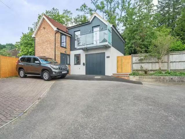 New 1 BA 2 bedroom detached house for rent in Junction Place.