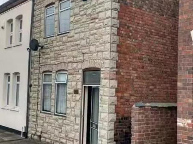 Charming 1 BA 2 bedroom end of terrace house for rent in 224 W.