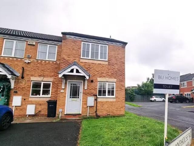Cheap 1 BA 2 bedroom end of terrace house for rent in Cranehou.