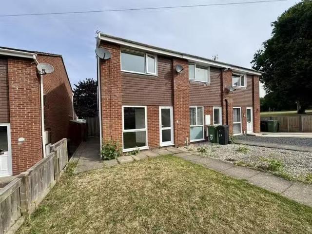New 1 BA 2 bedroom end of terrace house for rent in Duxmere Dr.
