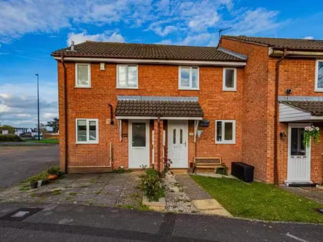 Nice 1 BA 2 bedroom end of terrace house for rent in Oaktree C.