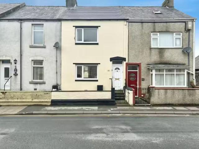 Unique 1 BA 2 bedroom end of terrace house for rent in Main St.