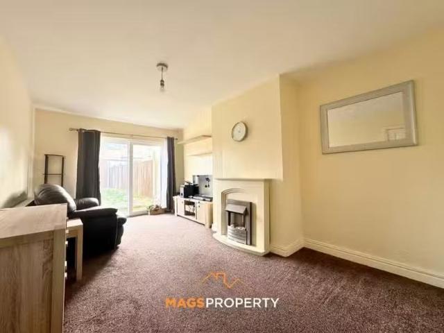 Just in! 1 BA 2 bedroom end of terrace house for rent in Scept.
