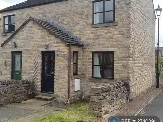 Cozy 1 BA 2 bedroom end of terrace house for rent in Parry Clo.