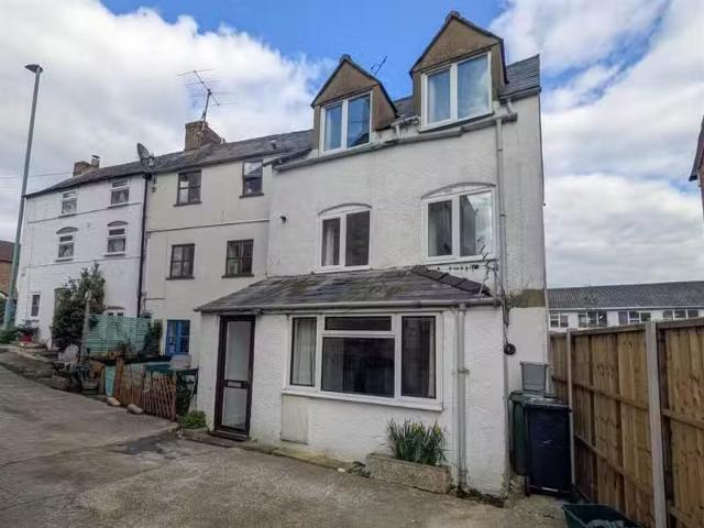 Charming 1 BA 2 bedroom end of terrace house for rent in Westw.