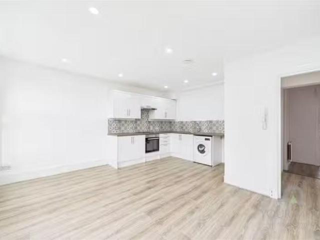 Charming 1 BA 2 bedroom Flat to rent, Bridge Street, Northampt.