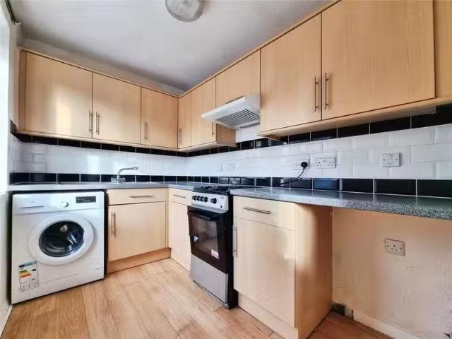 New 1 BA 2 bedroom Flat to rent, Cranbrook Close, Gillingham.