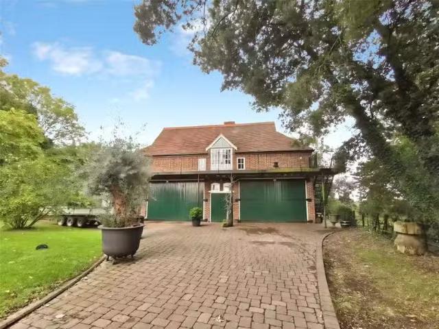 Cheap 1 BA 2 bedroom Flat to rent, Pilgrims Way, Boughton Alup.