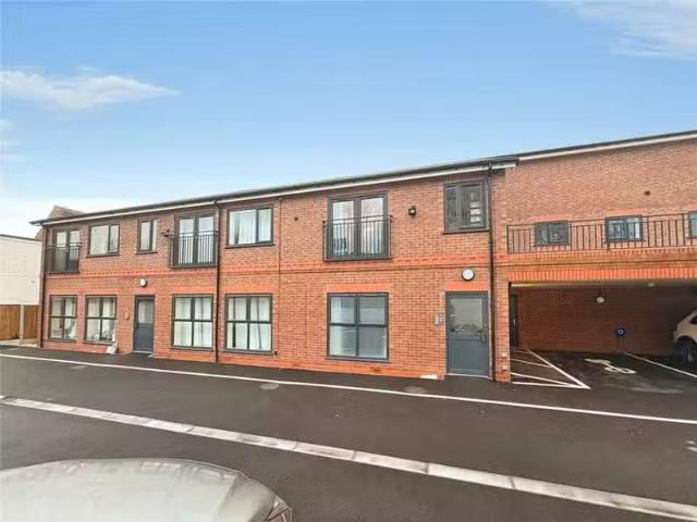 Deal! 1 BA 2 bedroom Flat to rent, Rookery Street, Wolverhampt.
