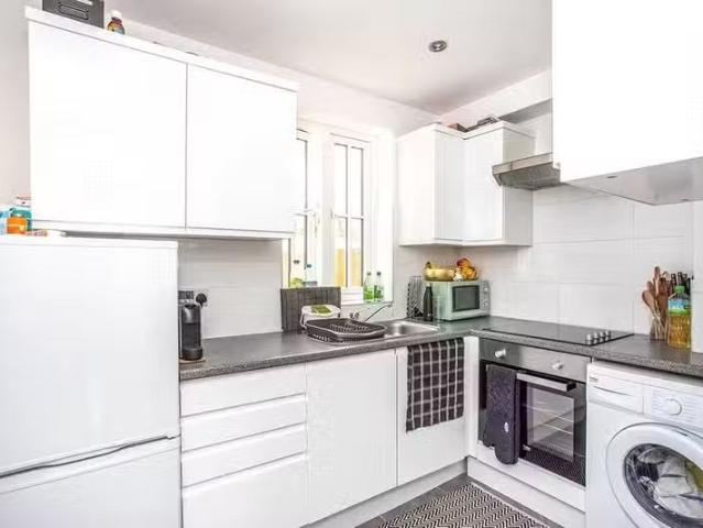 Cozy 1 BA 2 bedroom Flat to rent, St. Albans Road, Watford, WD.
