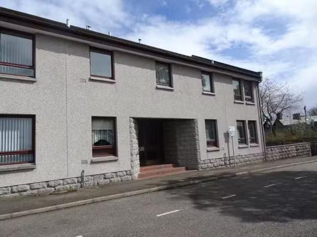 Unique 1 BA 2 bedroom flat for rent in 5 Craigie Park Place, A.