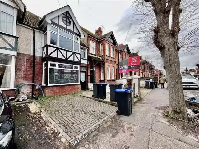 Cheap 1 BA 2 bedroom flat for rent in 7 Pavilion Road, Worthin.