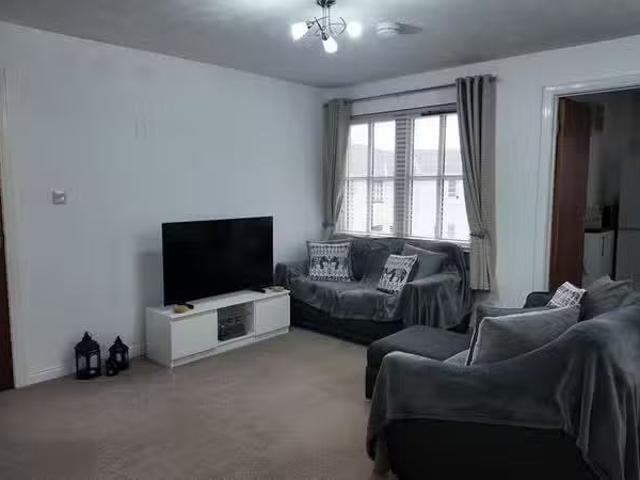 Just in! 1 BA 2 bedroom flat for rent in 29 Broadstraik Avenue.