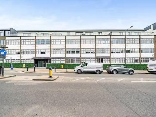 Charming 1 BA 2 bedroom flat for rent in Talbot Skyline, Rayne.